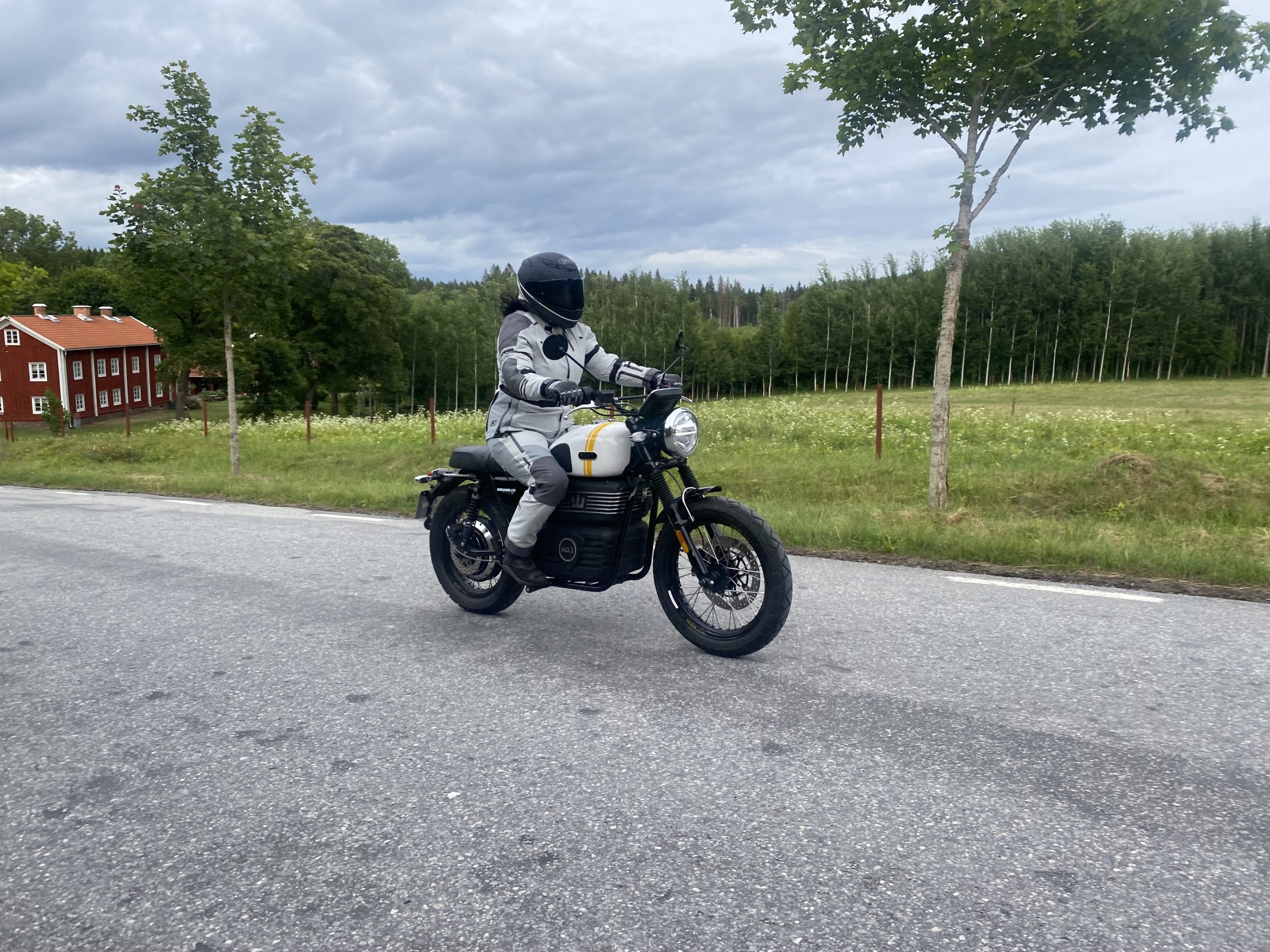 Provkörning: RGNT the No.1 Scrambler SE! – Bike powered by Motorrad